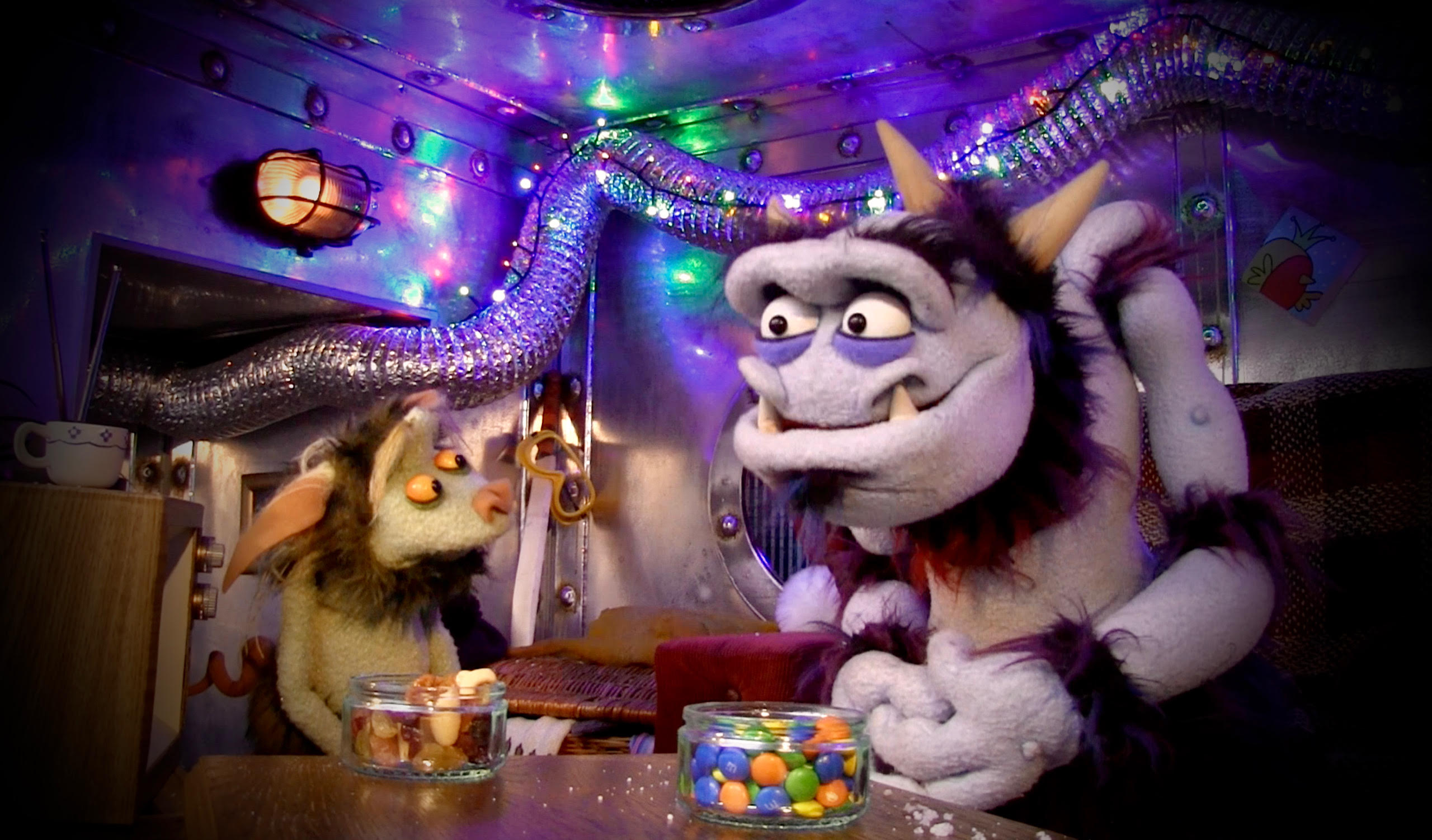 Bruce and Luther - Talk to the Hand Puppets